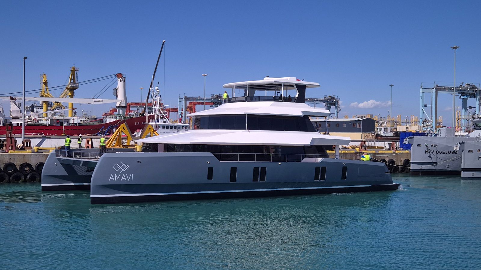 Video: Fully custom 27m catamaran by Two Oceans Marine launched